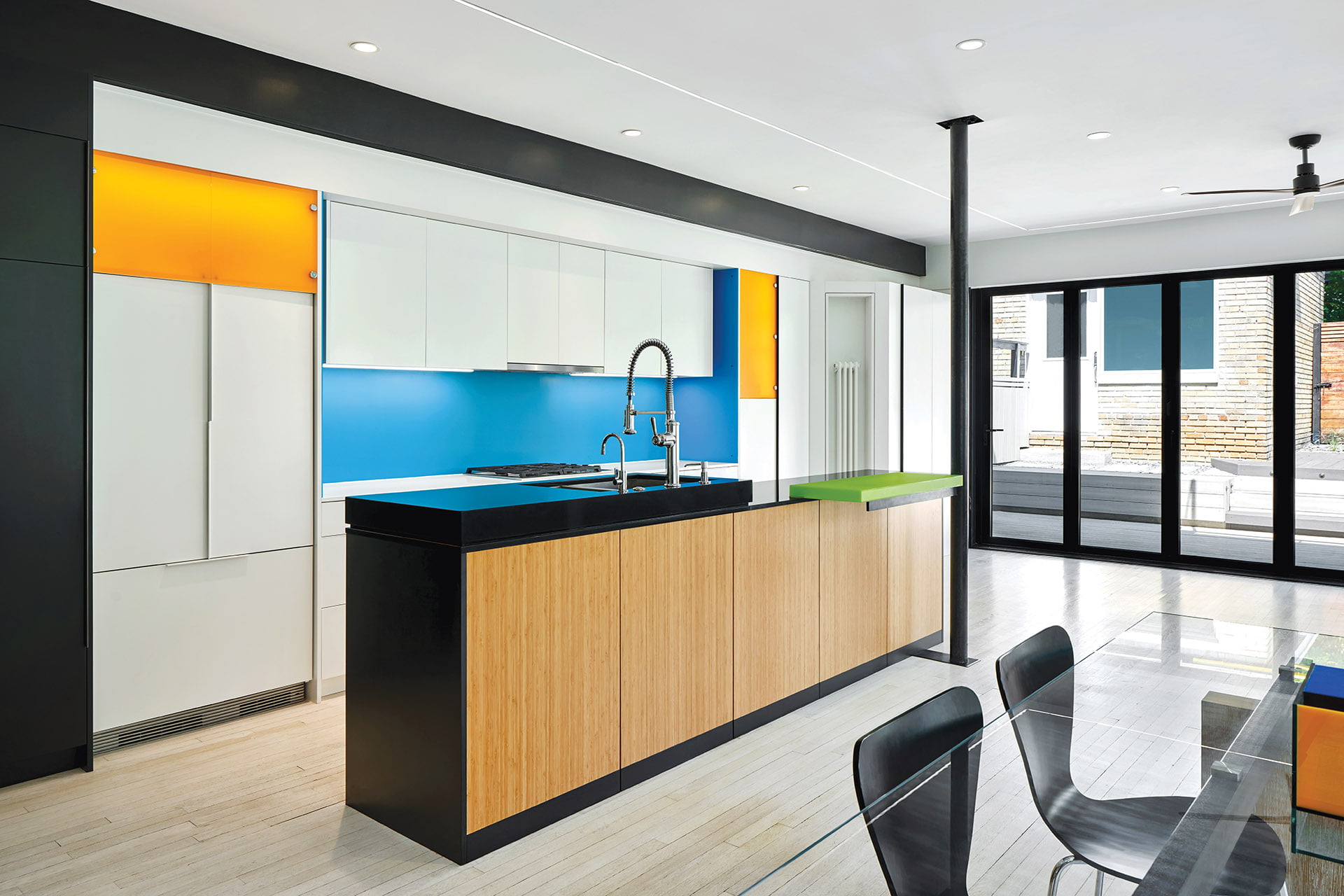 Living Color - Home & Design Magazine